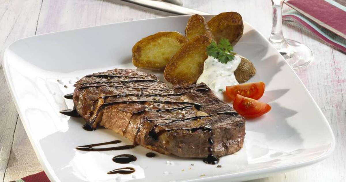 Rindersteak mit gebackenen Kartoffeln und Sour Cream | Carl Kühne KG